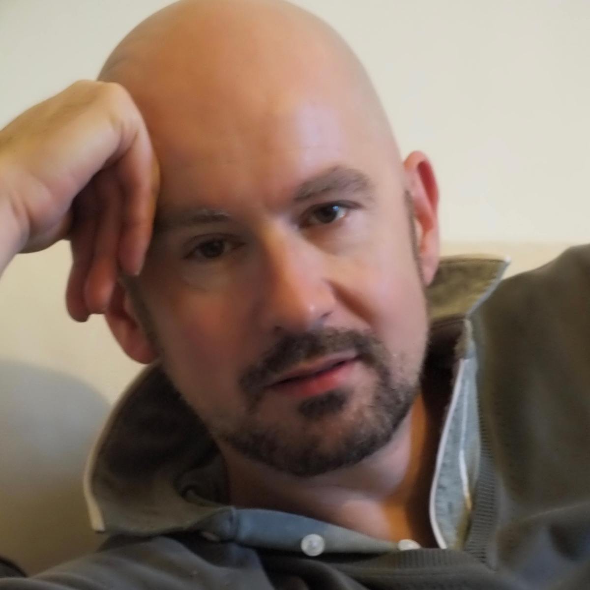 Simon Edge: A Right Royal Face Off – Portable Magic